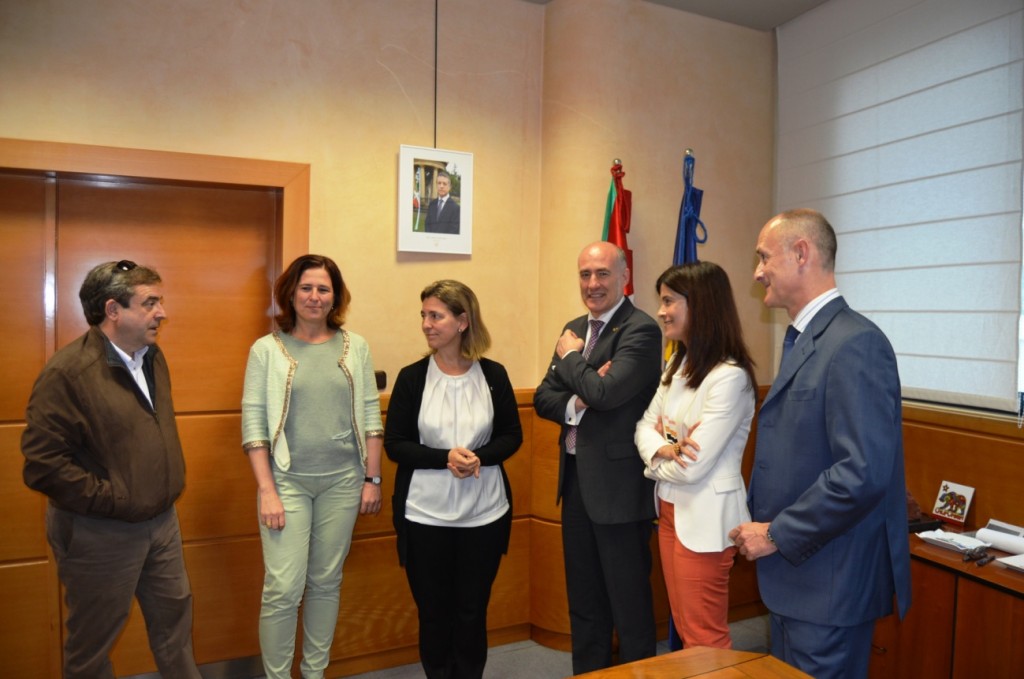 Ana Oregi sailburuak eta Iñaki Goirizelaia errektoreak EHUren Kultur ...